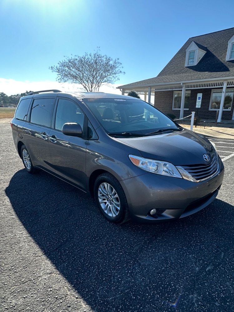 2015 Toyota Sienna XLE Premium - AutoMax
