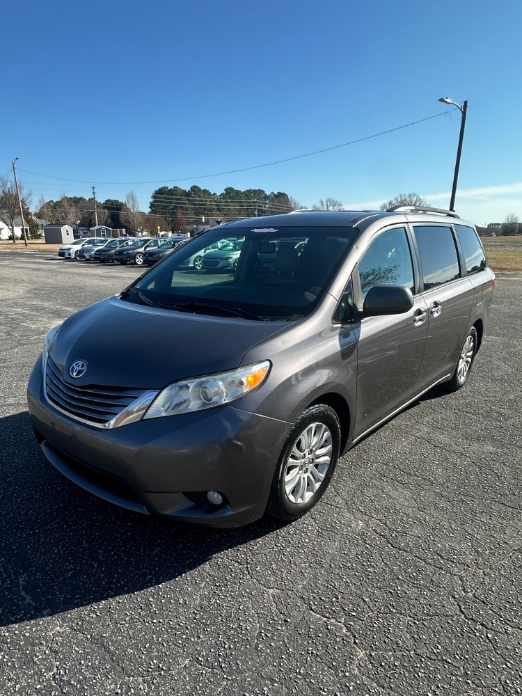 2015 Toyota Sienna XLE Premium - AutoMax