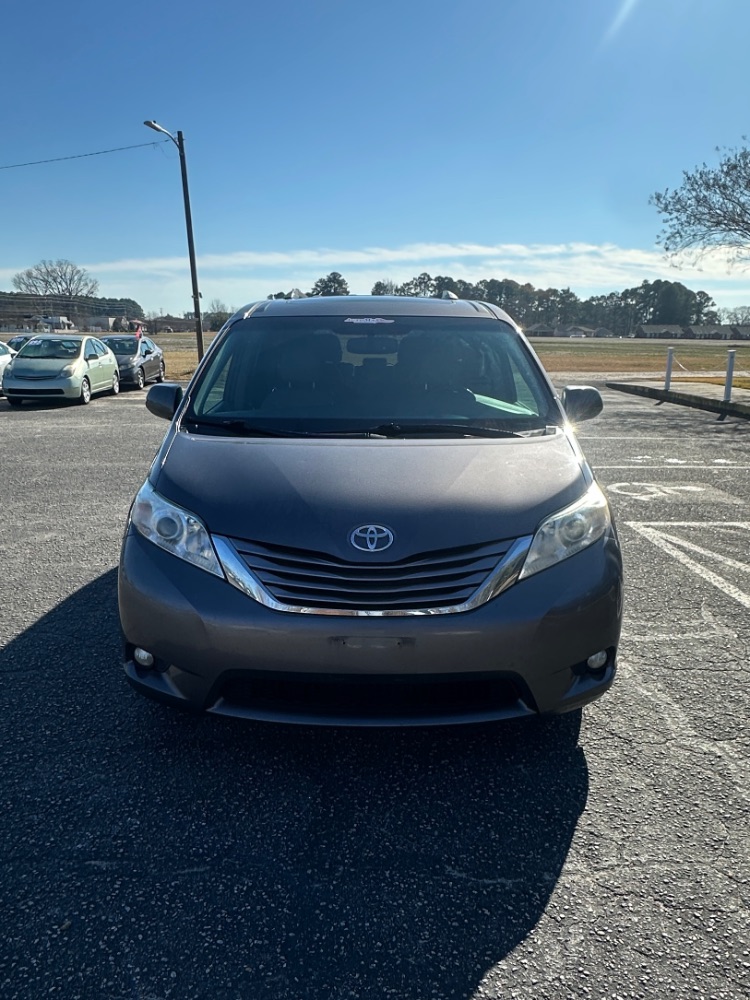 2015 Toyota Sienna XLE Premium - AutoMax