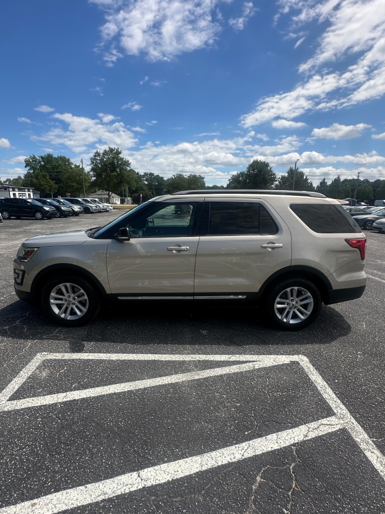 2017 Ford Explorer XLT - AutoMax